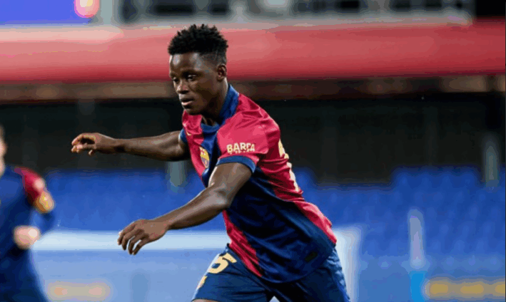 Abdul Aziz Issah extends Barcelona B stay until 2026