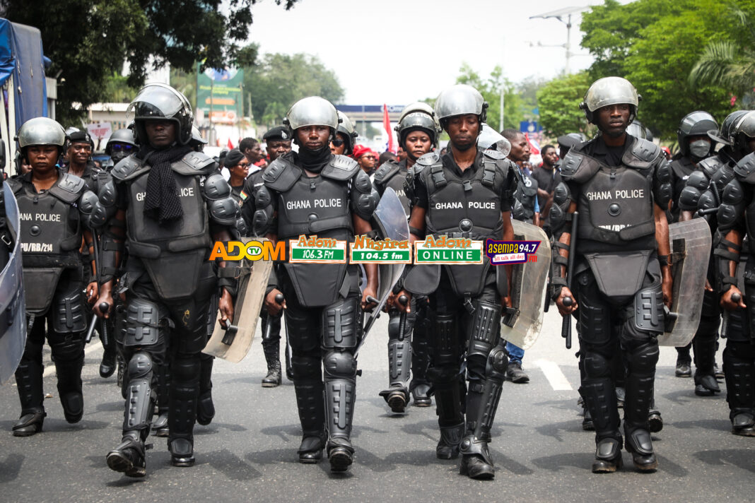 Police restore calm after violent clash at Sampa main market ...
