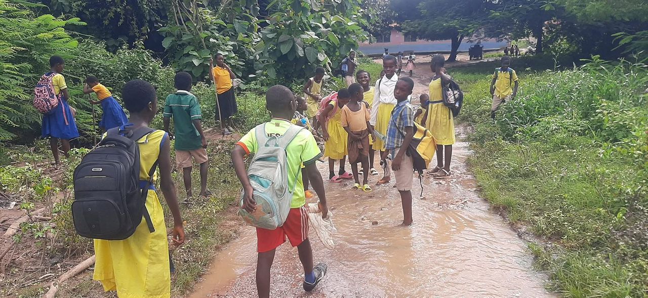 Flooded river cuts off pupils of Badu Methodist ‘B’ Basic School in ...