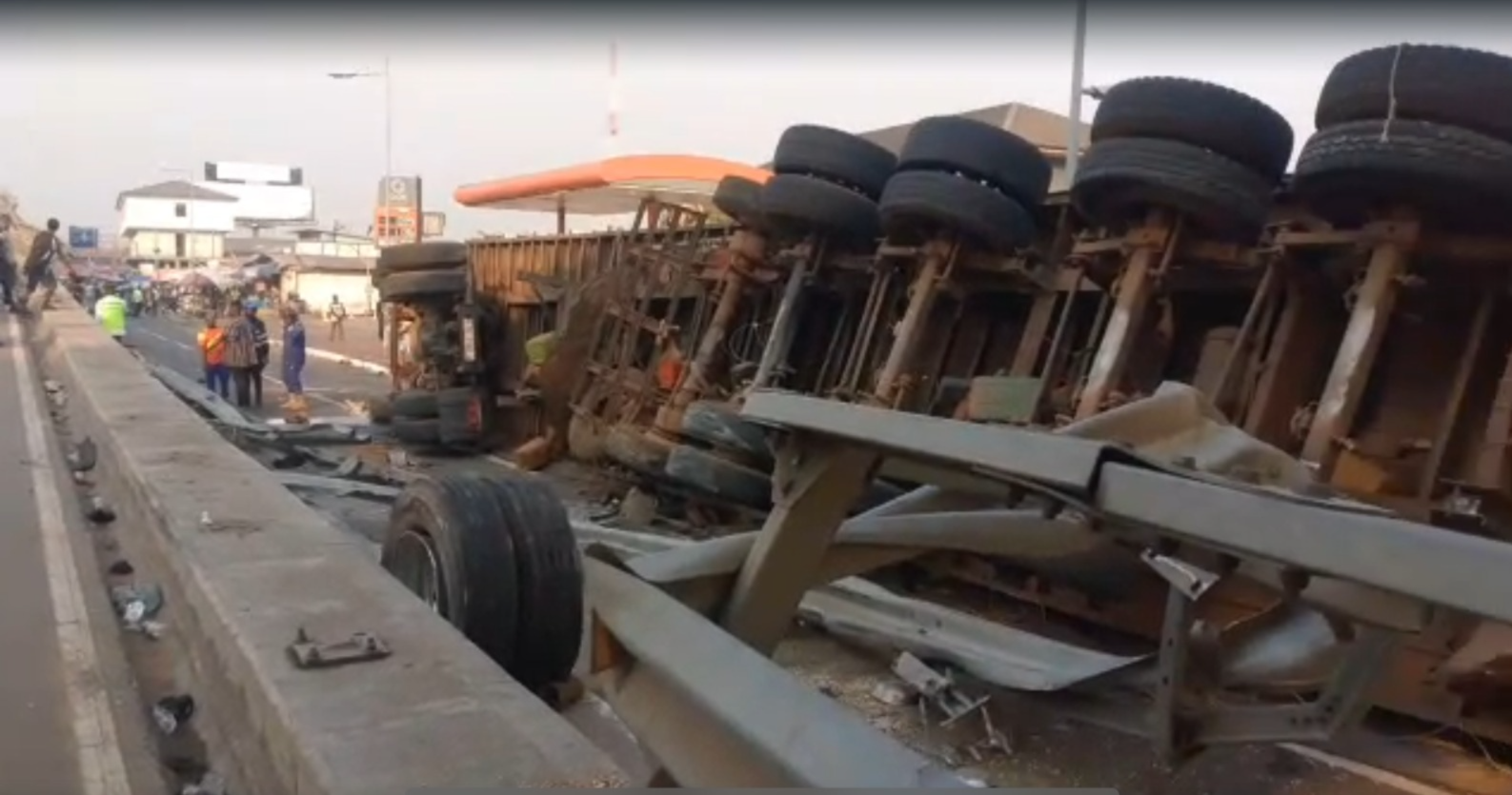 Heavy traffic at Circle overhead after truck accident - Adomonline.com